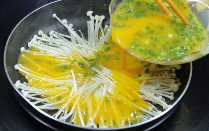 vao-bep-doi-vi-voi-cach-lam-nam-kim-cham-chien-trung-hap-dan-1